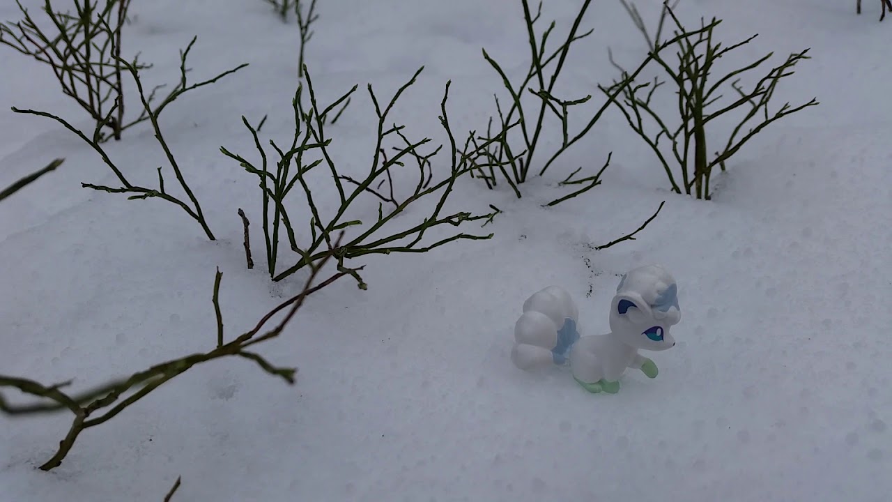 Pokemon Alolan Vulpix in the winter forest toy video - YouTube