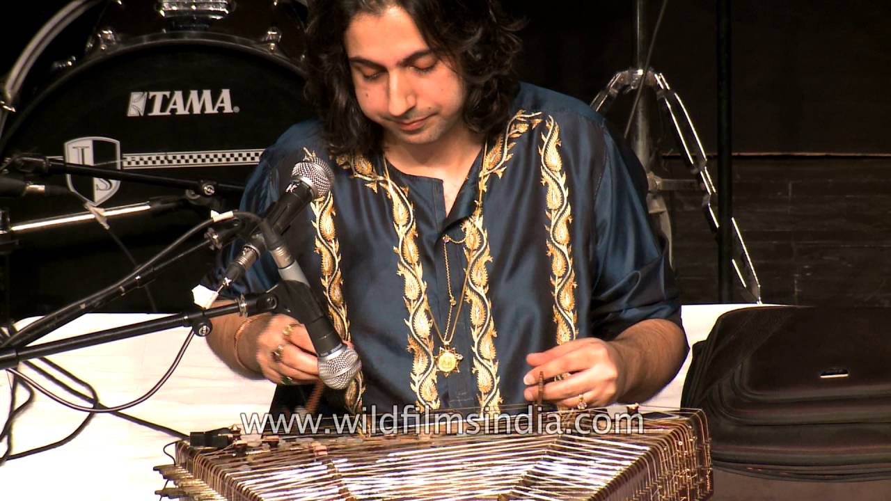 Santoor player Abhay Rustum Sopori performs at SaMaPa, Delhi - YouTube