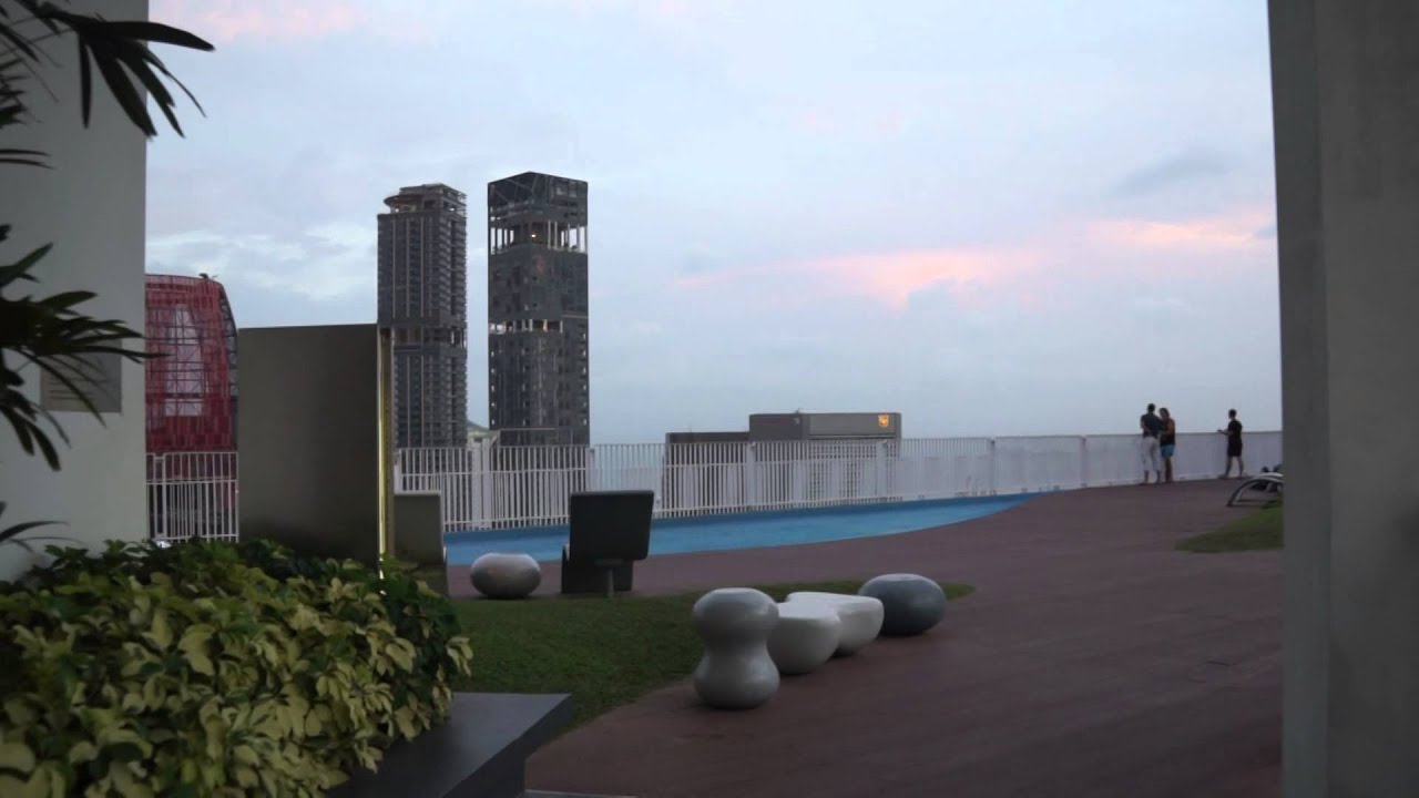 Singapore, walking, the Pinnacle@Duxton, Skybridge, 50th floor - YouTube