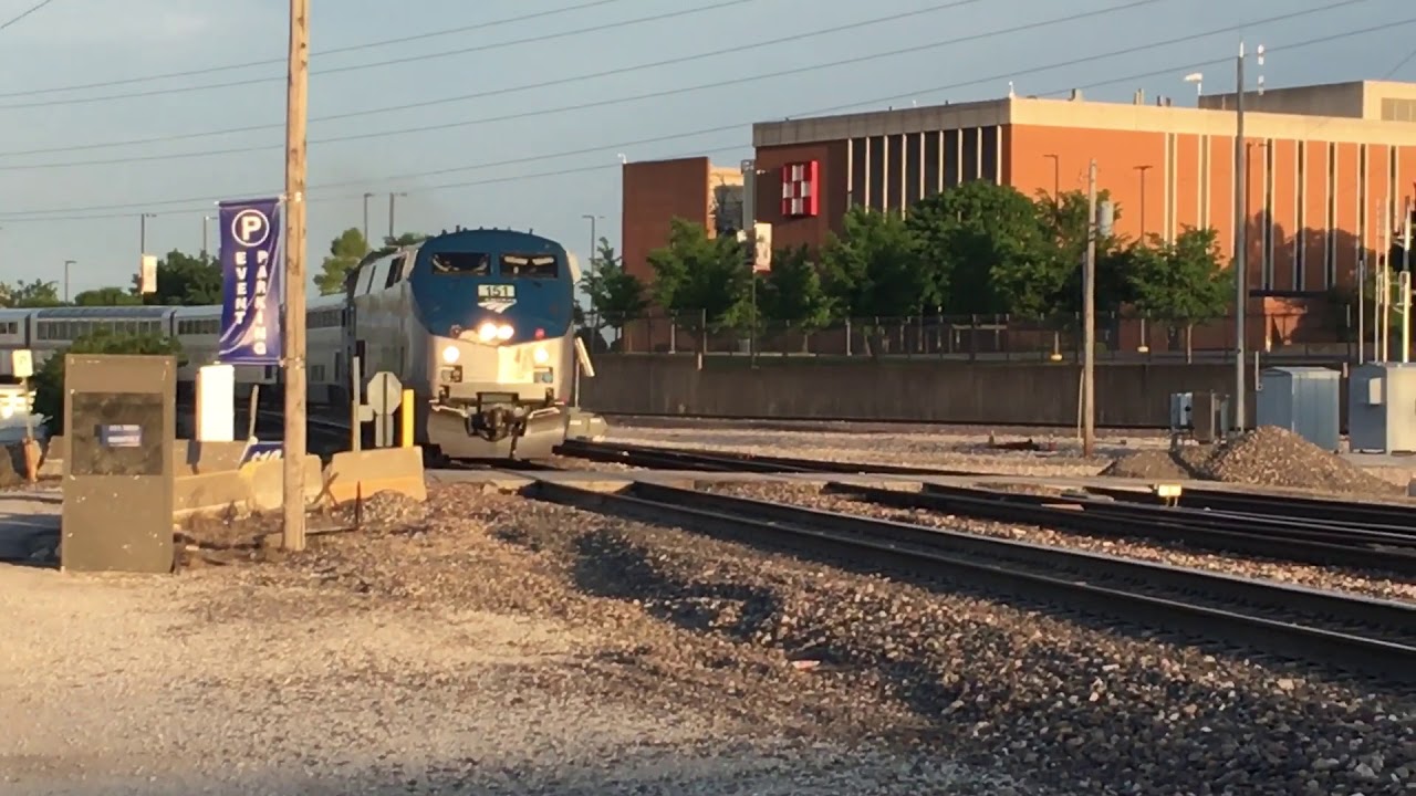 Amtrak #21 the SB Texas eagle arriving into St. Louis MO with an F40 ...