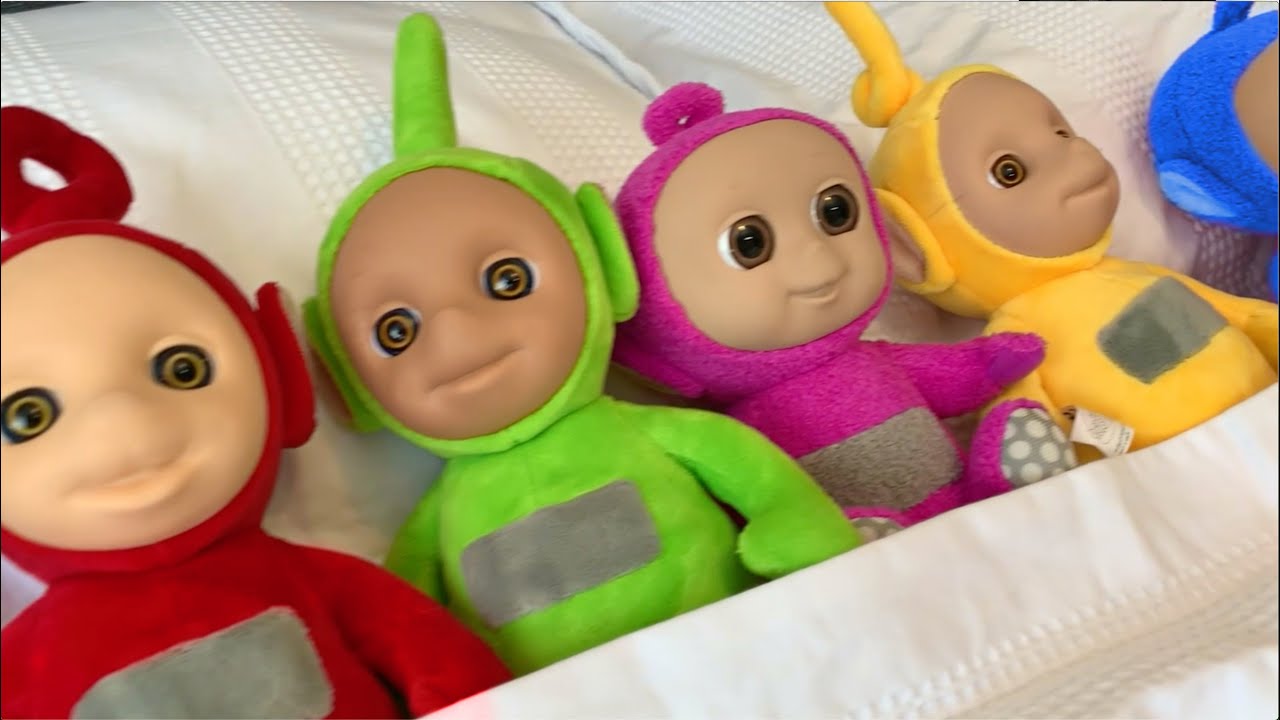 Playing with Balloons / Teletubbies jumping on the Bed - YouTube
