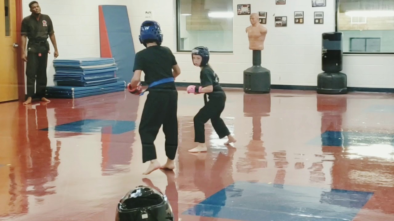karate sparring fight - YouTube