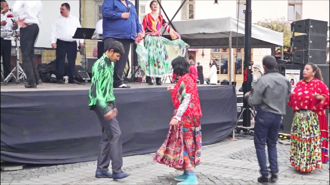 Roma song and dance, Romania (2) - YouTube