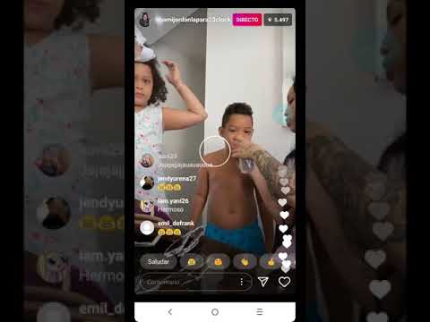 Mami Jordan comiendo con sus hijos