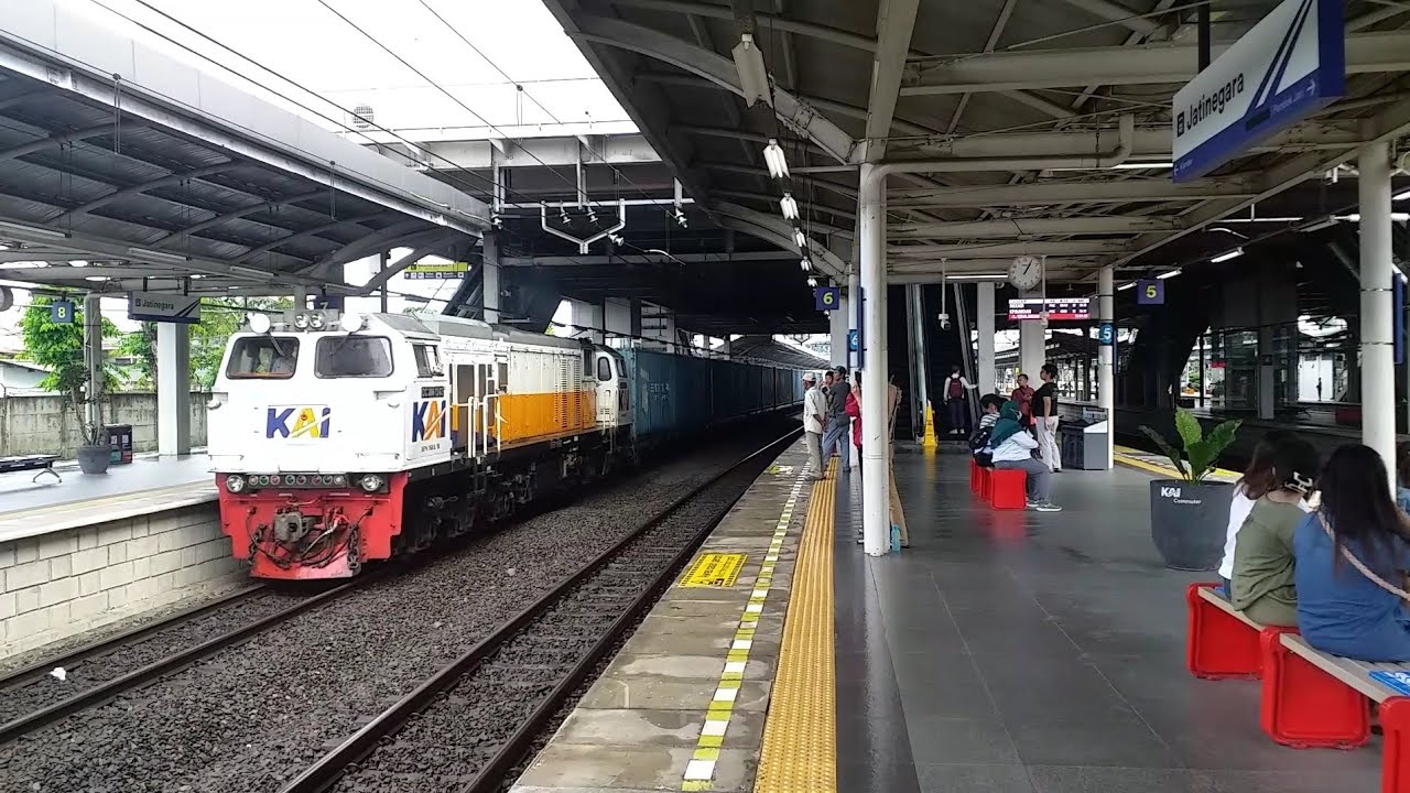 Kereta Api angkutan barang: Container - YouTube