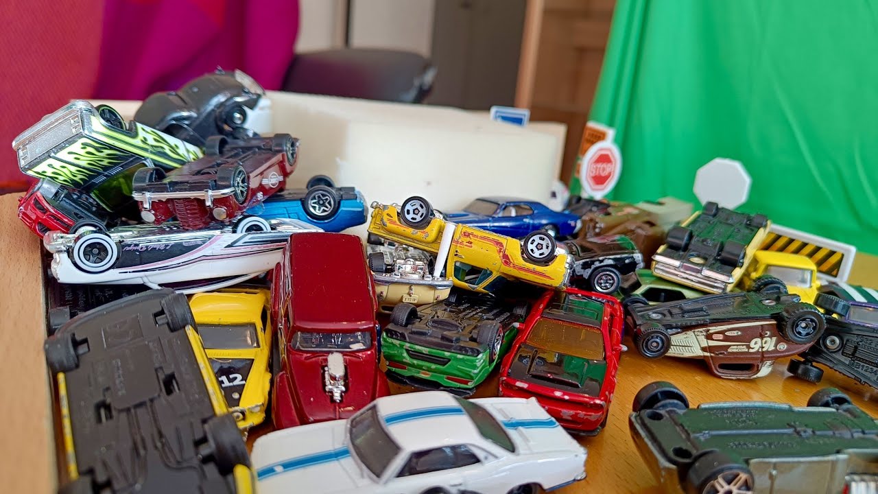Diecast cars in slow motion - YouTube