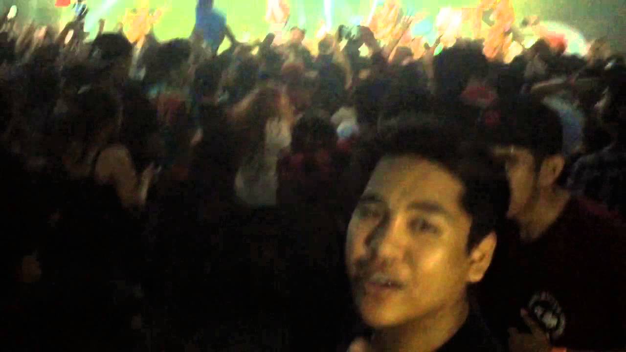 Neck Deep - December (Live in Manila) - YouTube