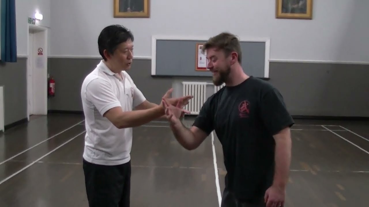 Wing Chun Simultaneous Attack & Defence - YouTube