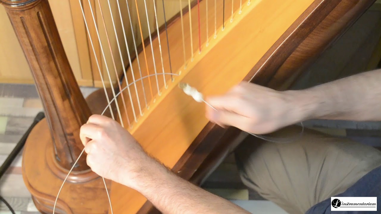 Comment changer une corde métal de harpe - YouTube
