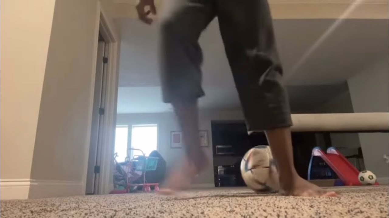 IShowSpeed Shows His Soccer Skills⚽️⚽️ - YouTube