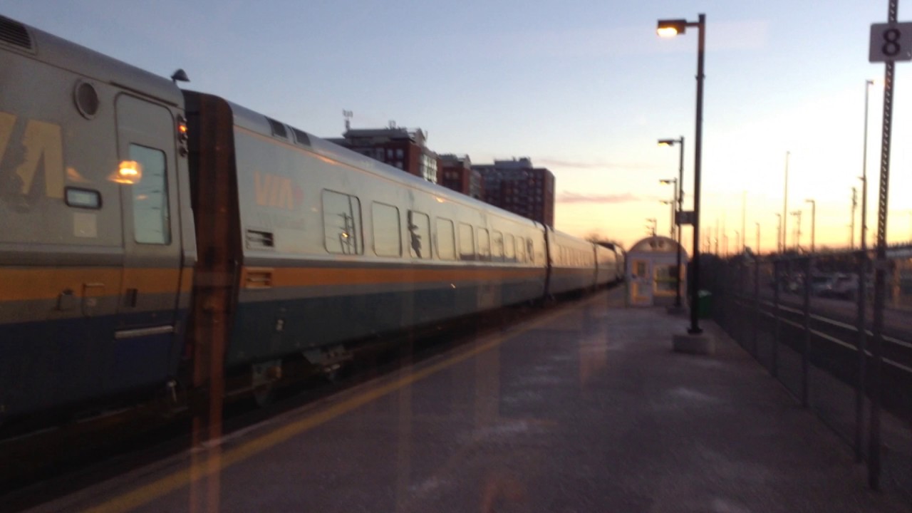 VIA 81 GE P42 904 & EMD F40PH-2 6451 Oakville GO/VIA February 19 2017 ...