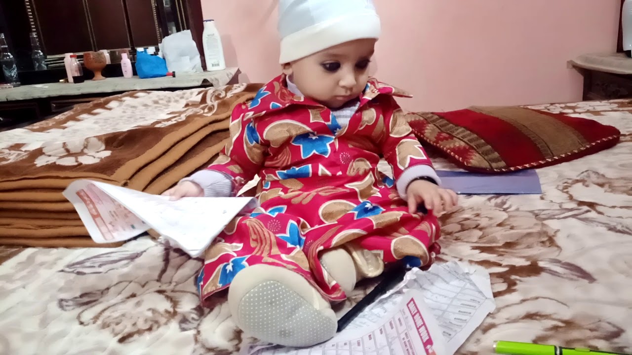 cute baby while study - YouTube