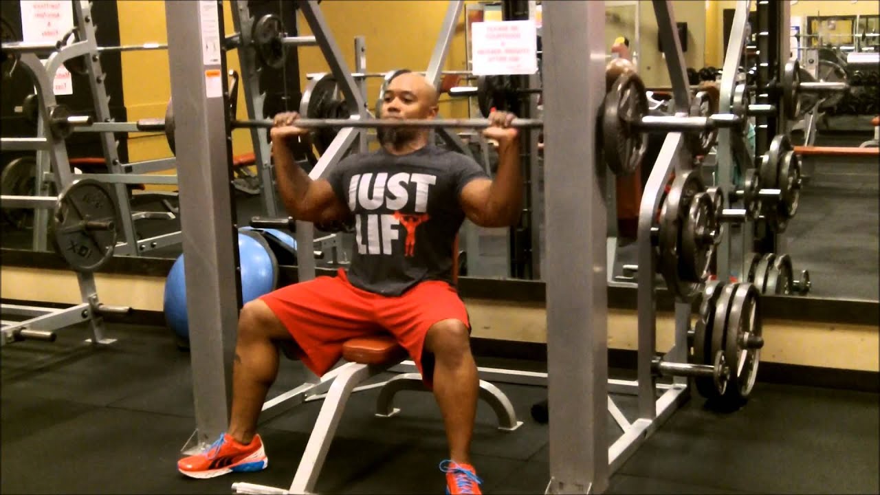BARBELL SHOULDER PRESS SMITH MACHINE - YouTube