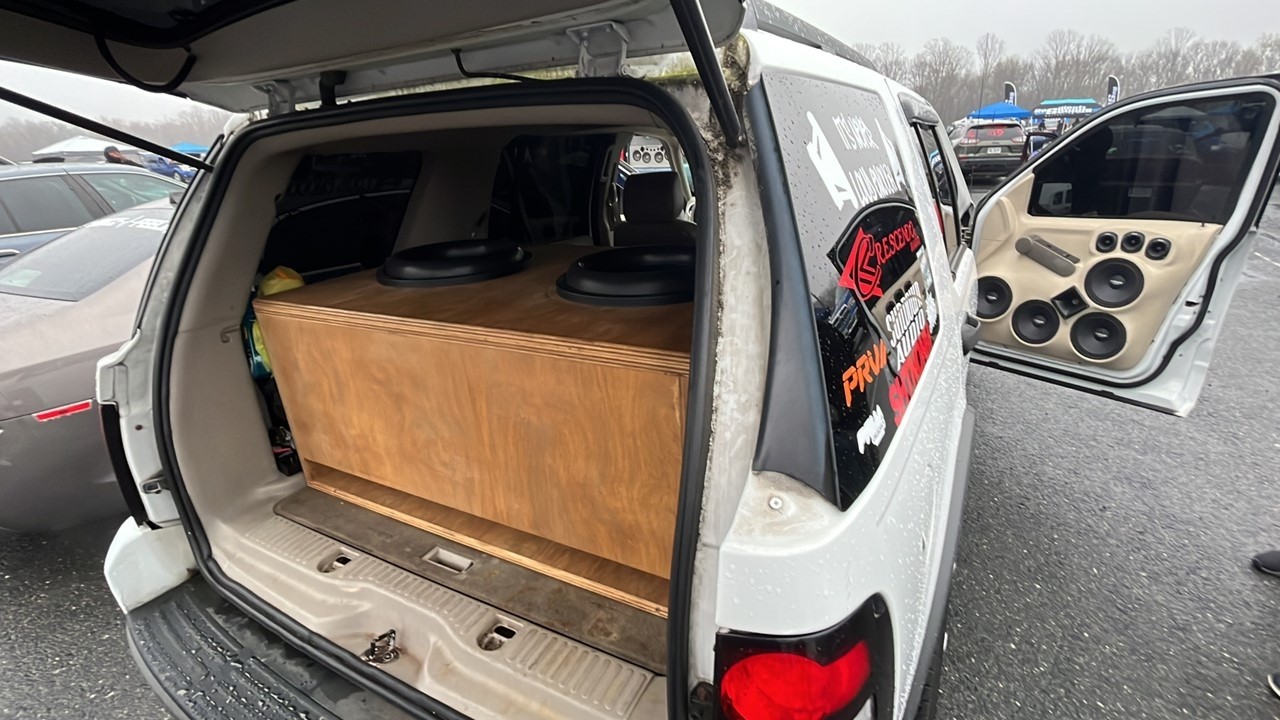 10,000 Watt Subwoofer Ford Explorer System - YouTube