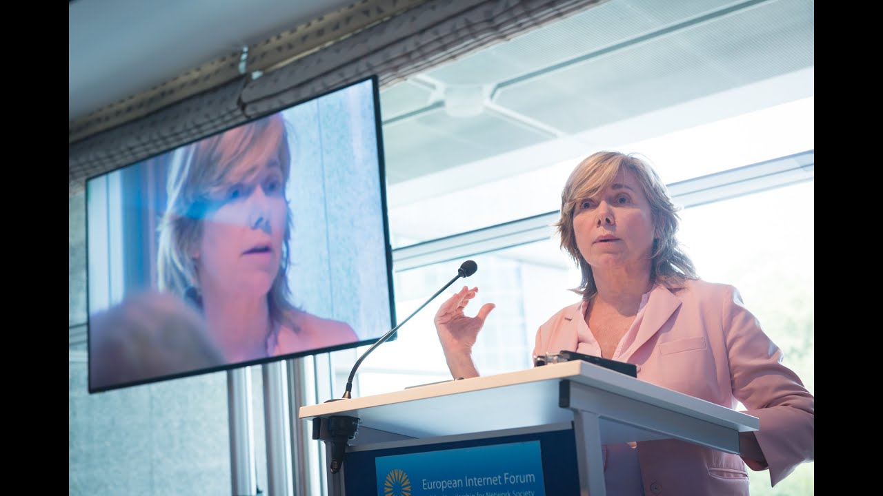 Pilar Del Castillo MEP welcomes EU Commissioner Moedas - YouTube