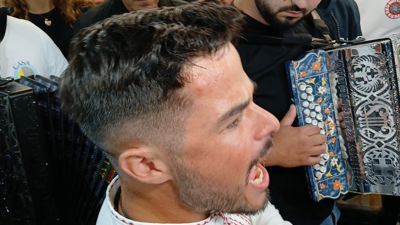 Rafael Machado e amigos a cantar nas Feiras Novas 2025 - YouTube