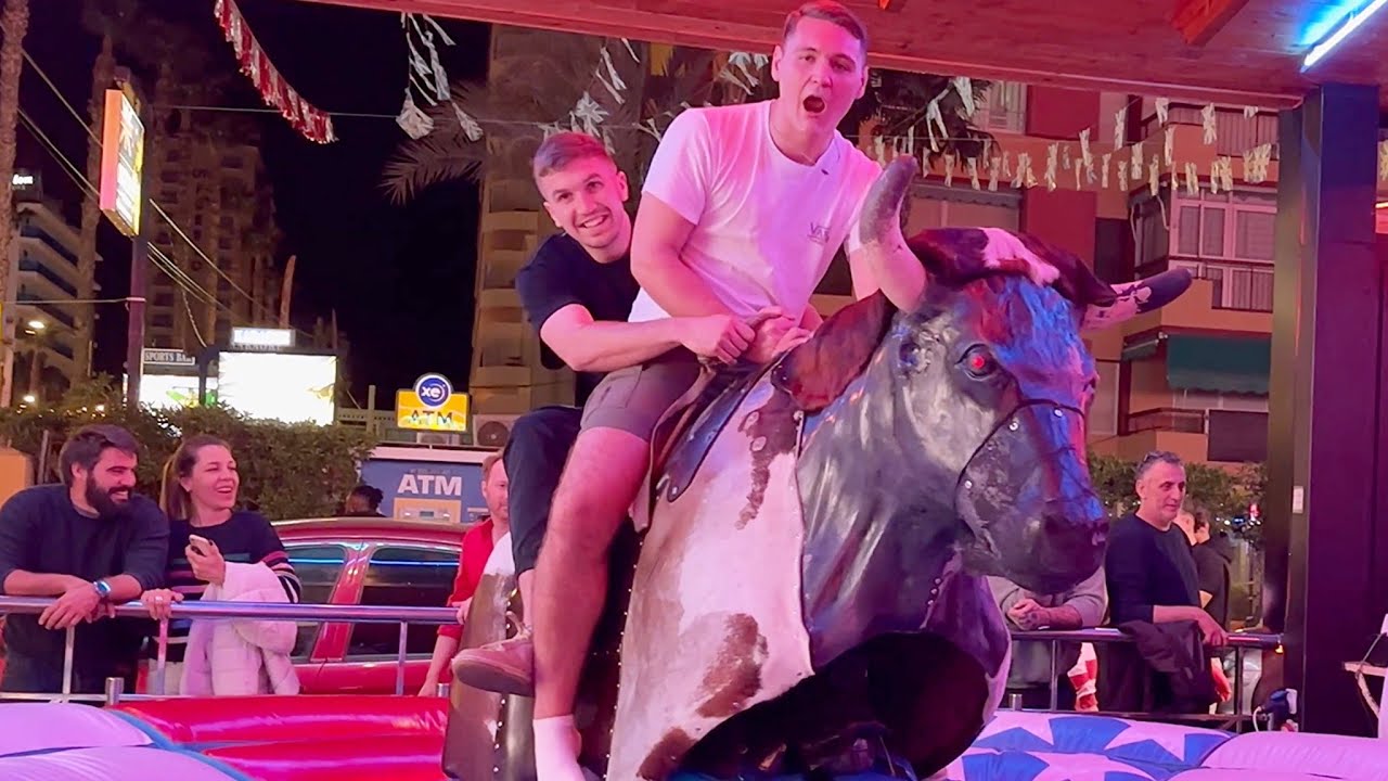 Bull 🐂 riding Benidorm | An unsuccessful attempt to ride together - YouTube