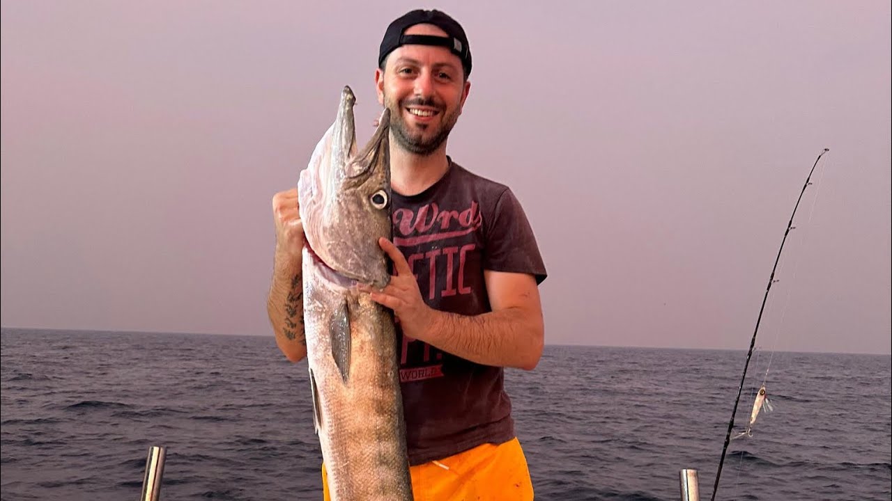 Aksiyon dolu jigging 20 kg Baracuda fish and Lica&Shark - YouTube