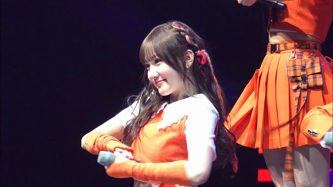 첫사랑(CSR) 예함 ‘첫사랑(Pop? Pop!)' DELIGHT 쇼케이스 | 230329 - YouTube