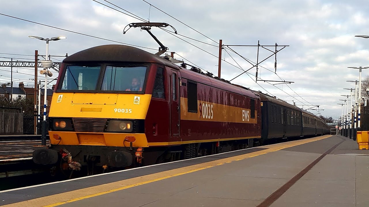 DB 90040 & EWS 90035 with Blue/Grey MKII's ECS at Harringay & Finsbury ...