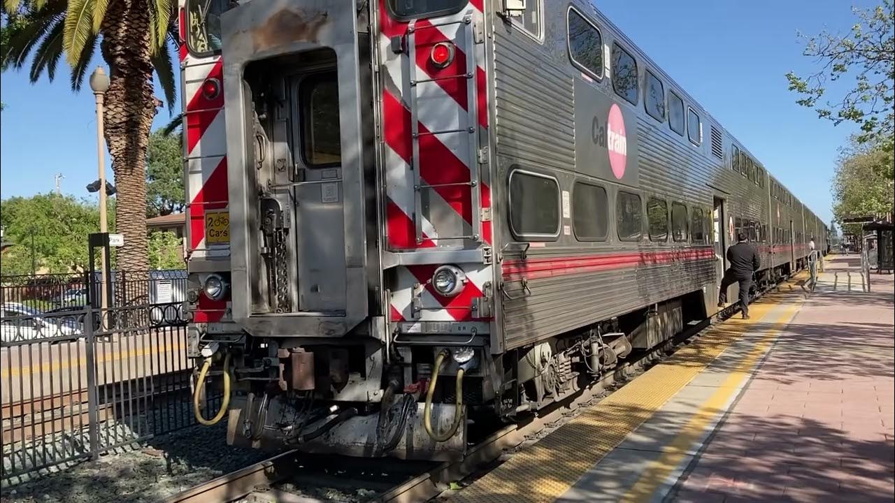Caltrain f40ph-2c 921 & gallery cab car 4022 At Menlo Park station - YouTube
