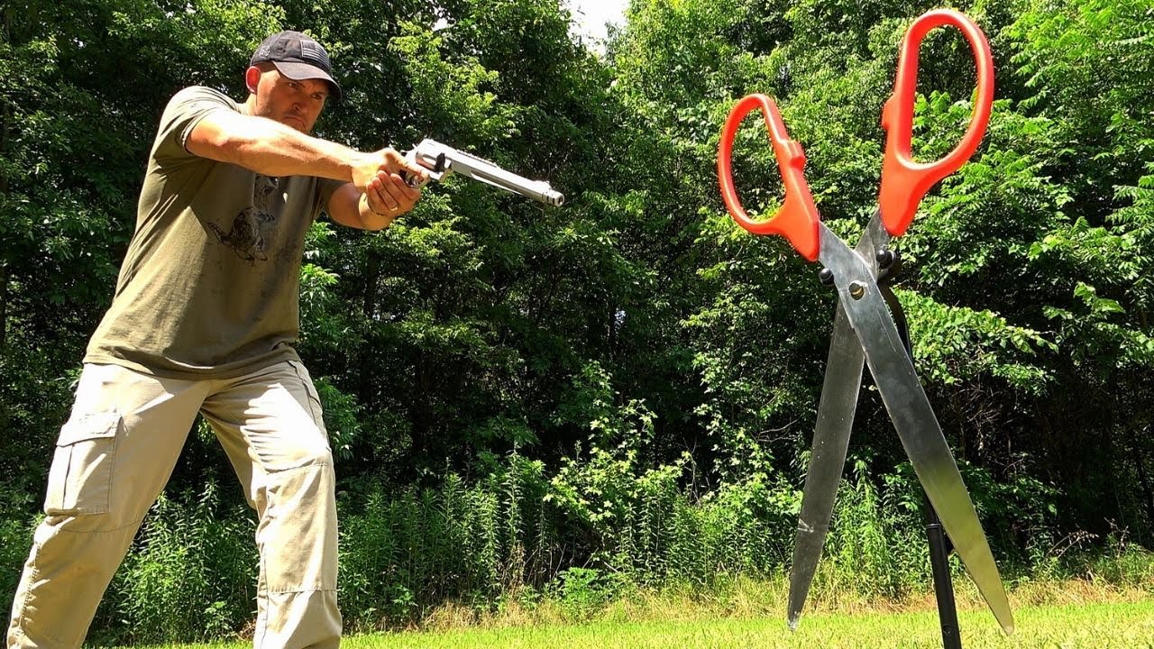 500 Magnum vs GIANT Scissors - YouTube