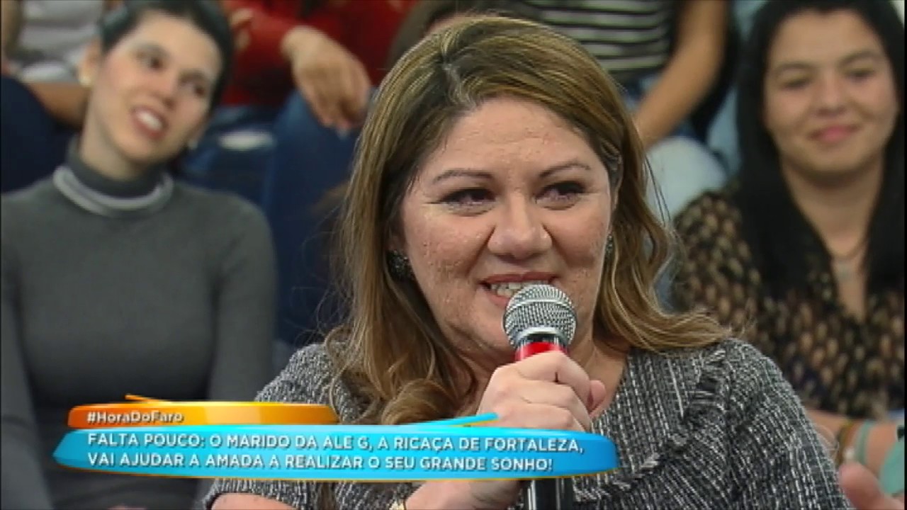 Ale G canta no palco do Hora do Faro e ensina o marido a dançar - YouTube