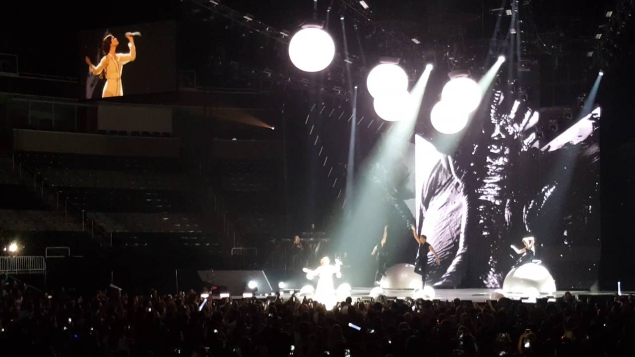 Selena gomez revival tour part 9 - YouTube