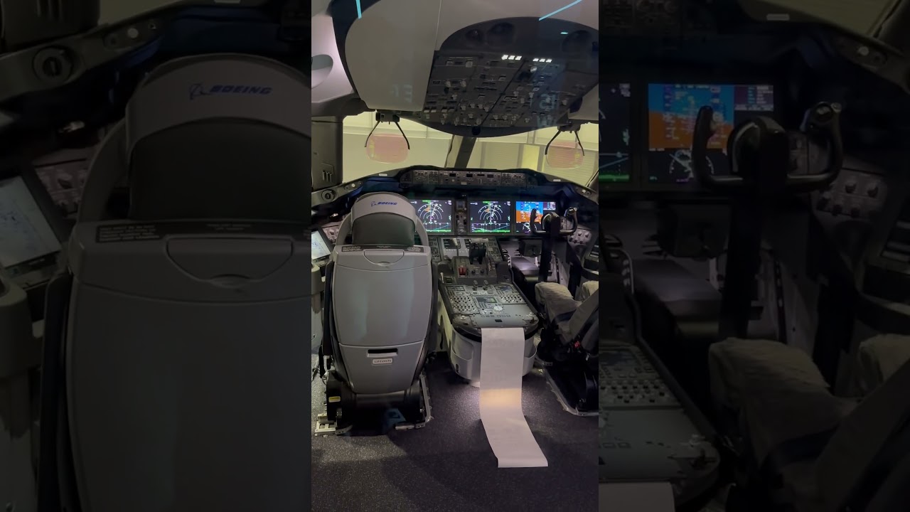 Boeing 787 Cockpit 360
