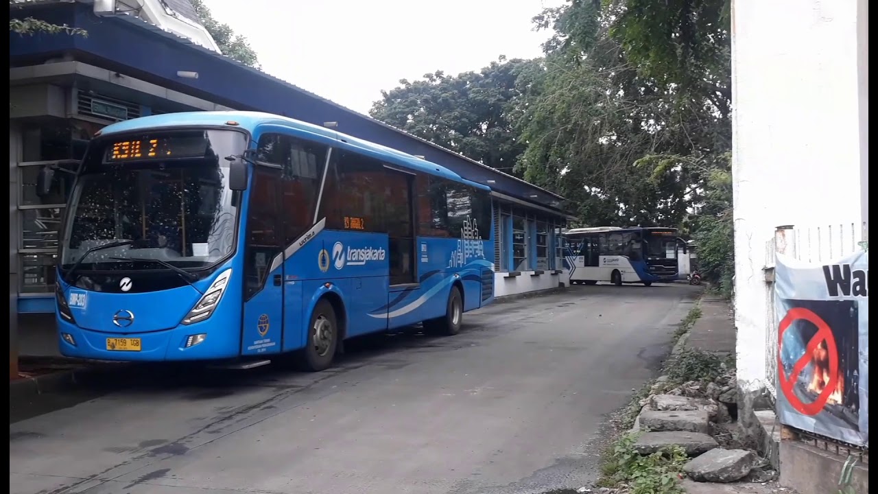 Terminal Bus Pinang Ranti Jakarta Timur Tak Lagi Makmur Penumpang - YouTube