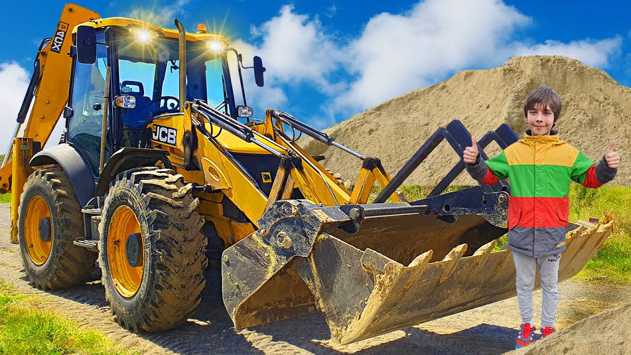 A Story for Children about a large JCB Excavator and a toy JCB 4CX RC ...