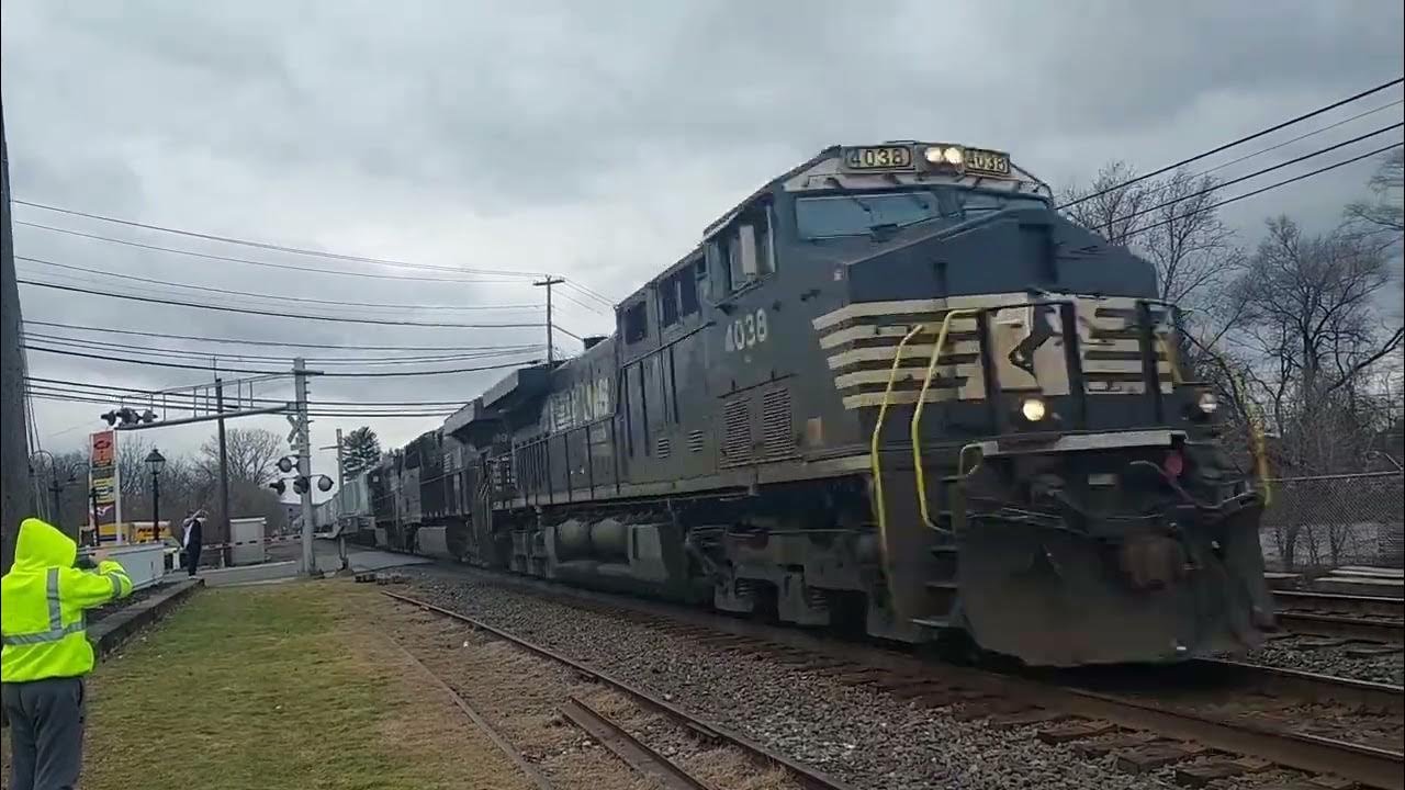 NS 4038 ac44c6m leads 28x as it flies by Macungie Pa - YouTube