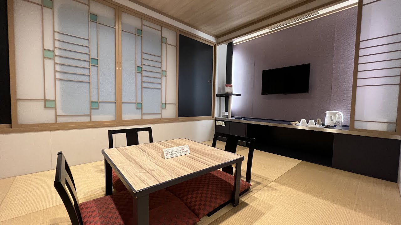 12-hour boat ride in a deluxe Japanese-style room - YouTube