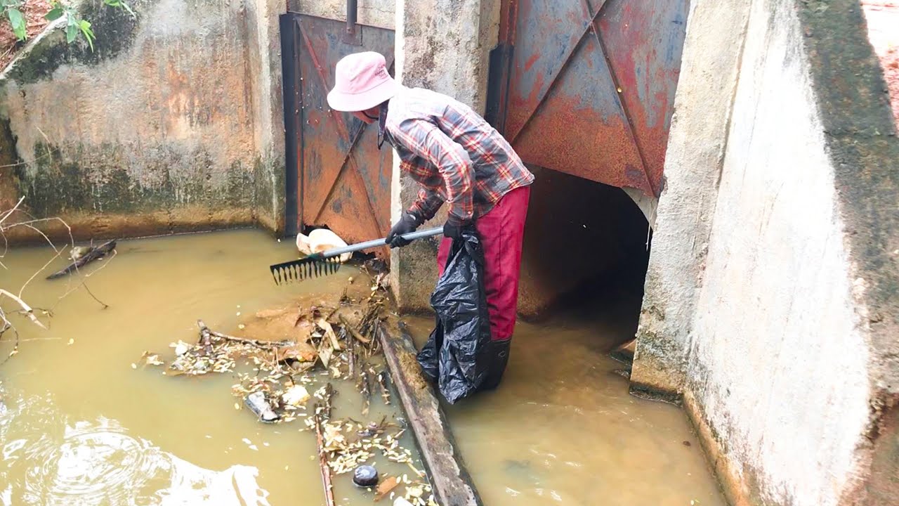 Uncloogging Culvert Pipe Remove The Garbage On Drain At Countryside ...