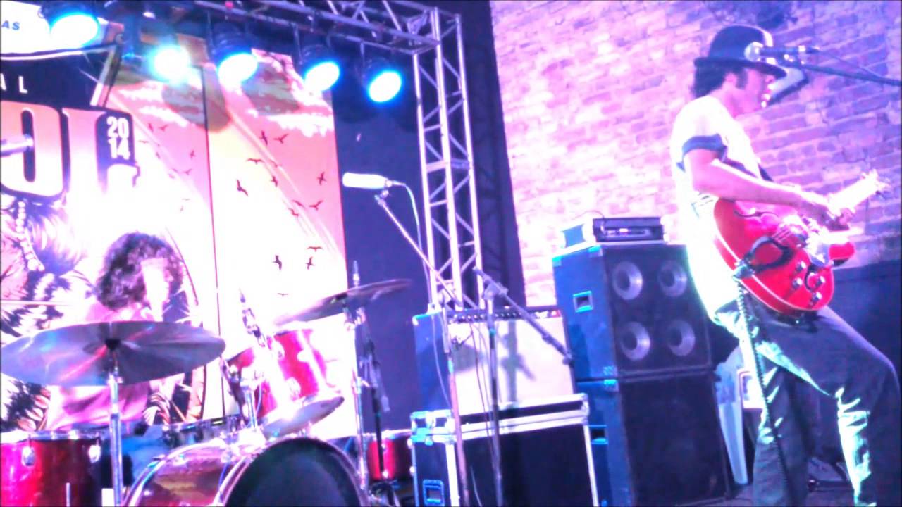 The Baggios, 'Sem Condição', Festival DoSol 2014 - YouTube