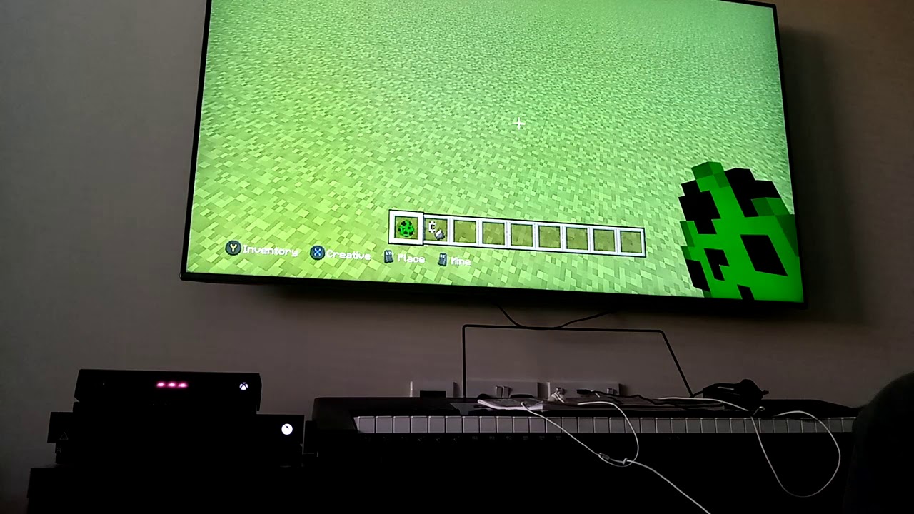 2 ways for a creeper to blow up - YouTube