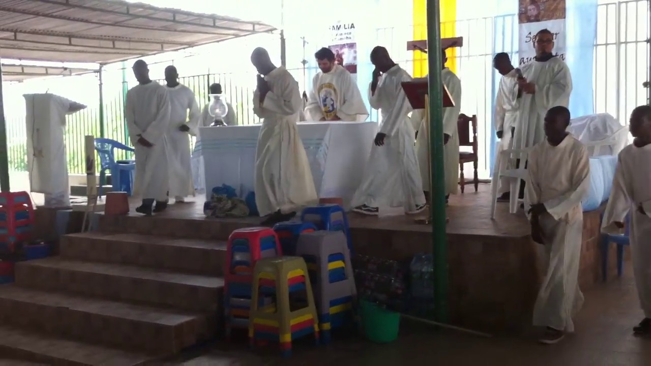 MISSA EM CALUMBO - VIANA - LUANDA. PADRE NUNO ALMEIDA,2013. - YouTube