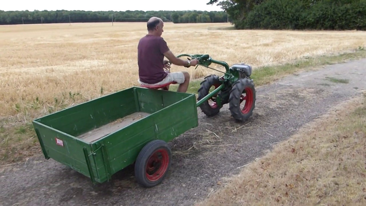 AGRIA 1700 et sa remorque - YouTube