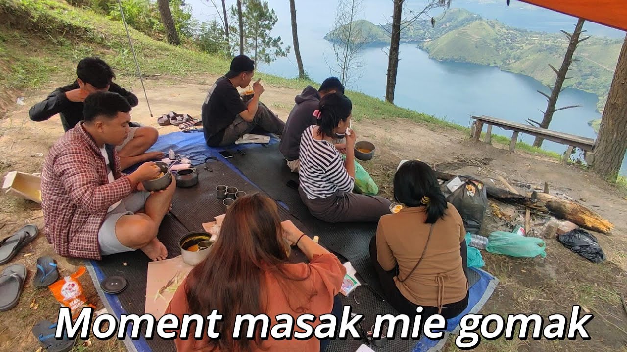 Keseruan Saat Masak Mie Gomak - YouTube