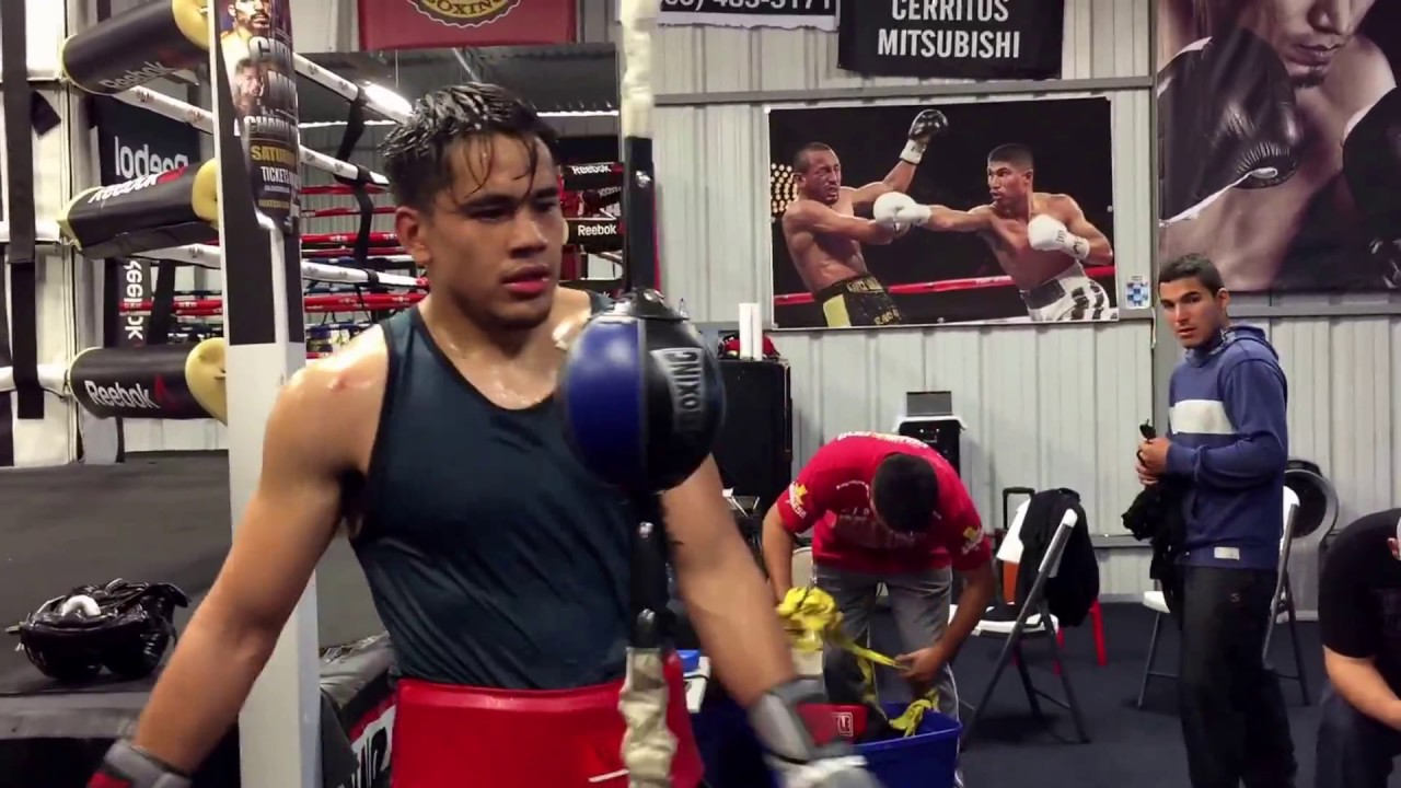 Abner Mares training Misael Rodriguez - esnews boxing - YouTube