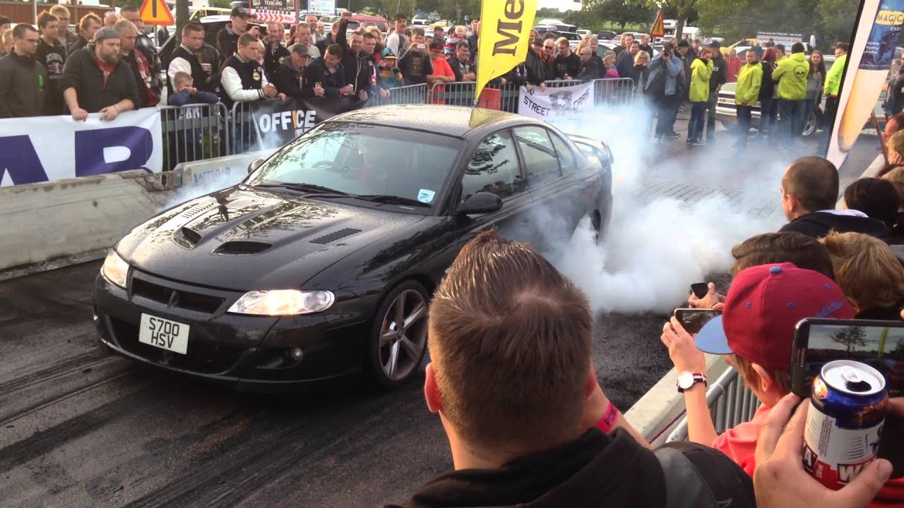 HSV GTS burnout 1 - Power Big Meet 2014 - YouTube