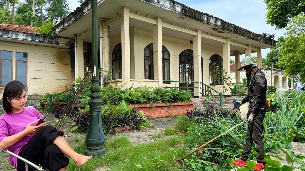 WONDERFUL RESORT has been neglected so we help the cleaning girl ...