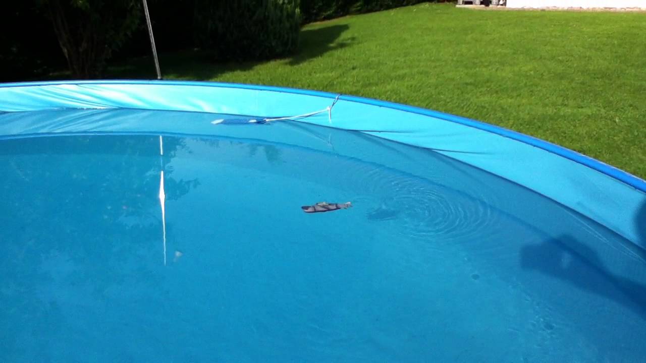 RC u-boot im Swimming Pool - YouTube