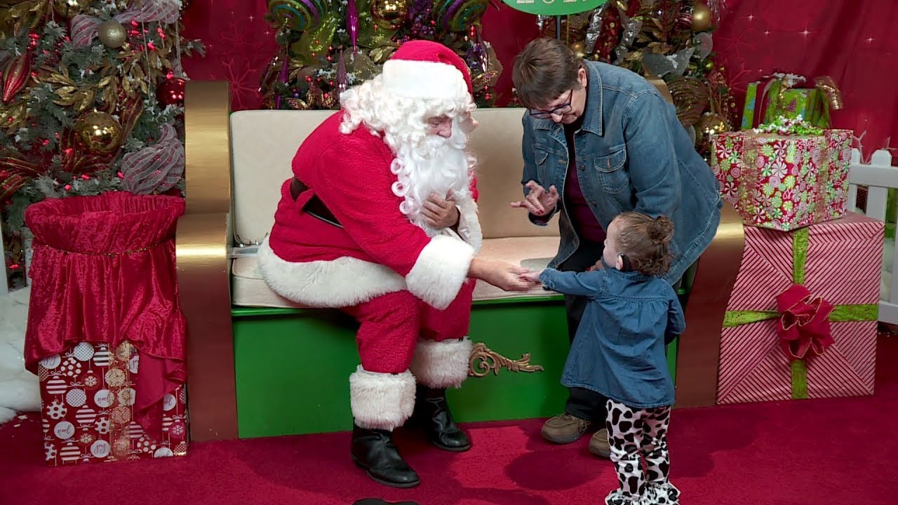 Signing Santa Brings Joy to Deaf and Hard of Hearing Children in ...