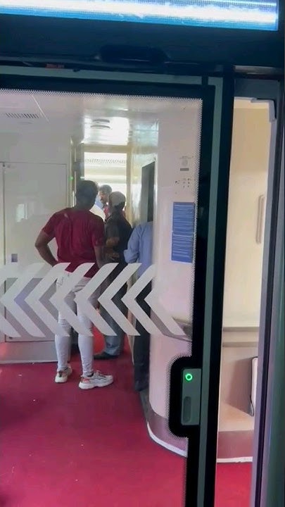 difference between vande Bharat & shatabdi express# shorts - YouTube