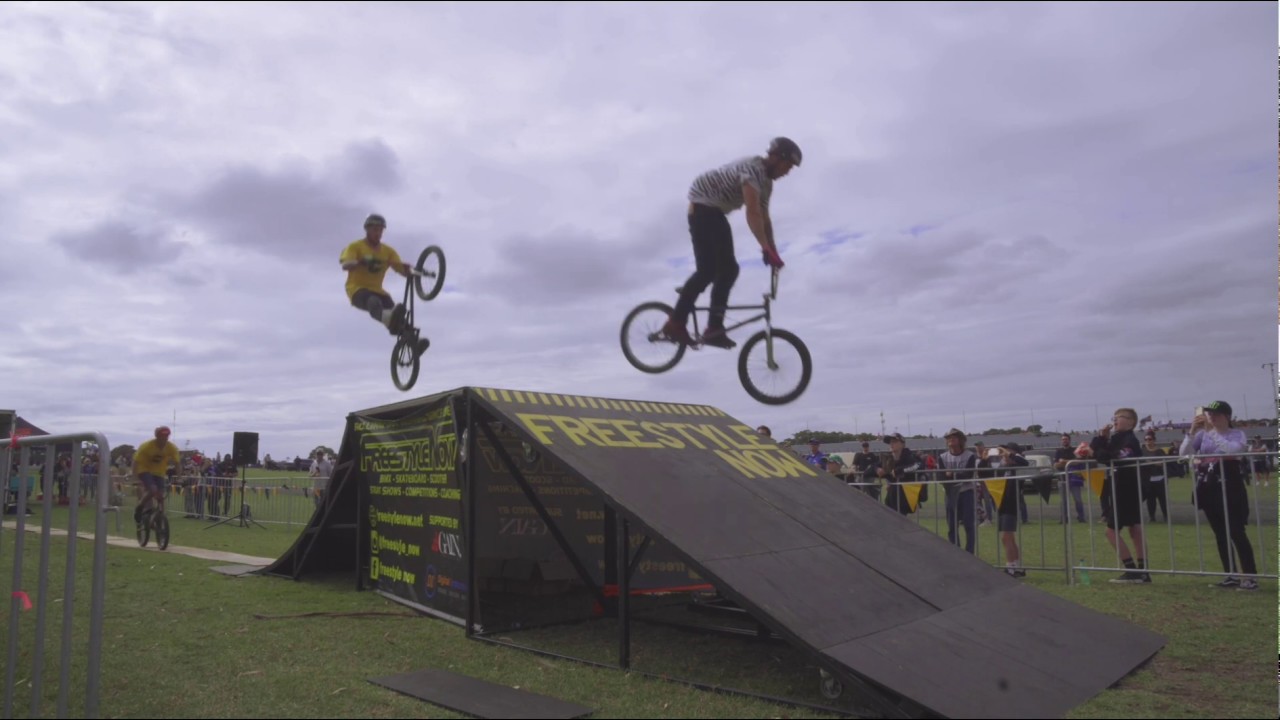 FREESTYLE NOW BMX STUNT SHOWS - WD-40 Phillip Island Super Sprint - YouTube