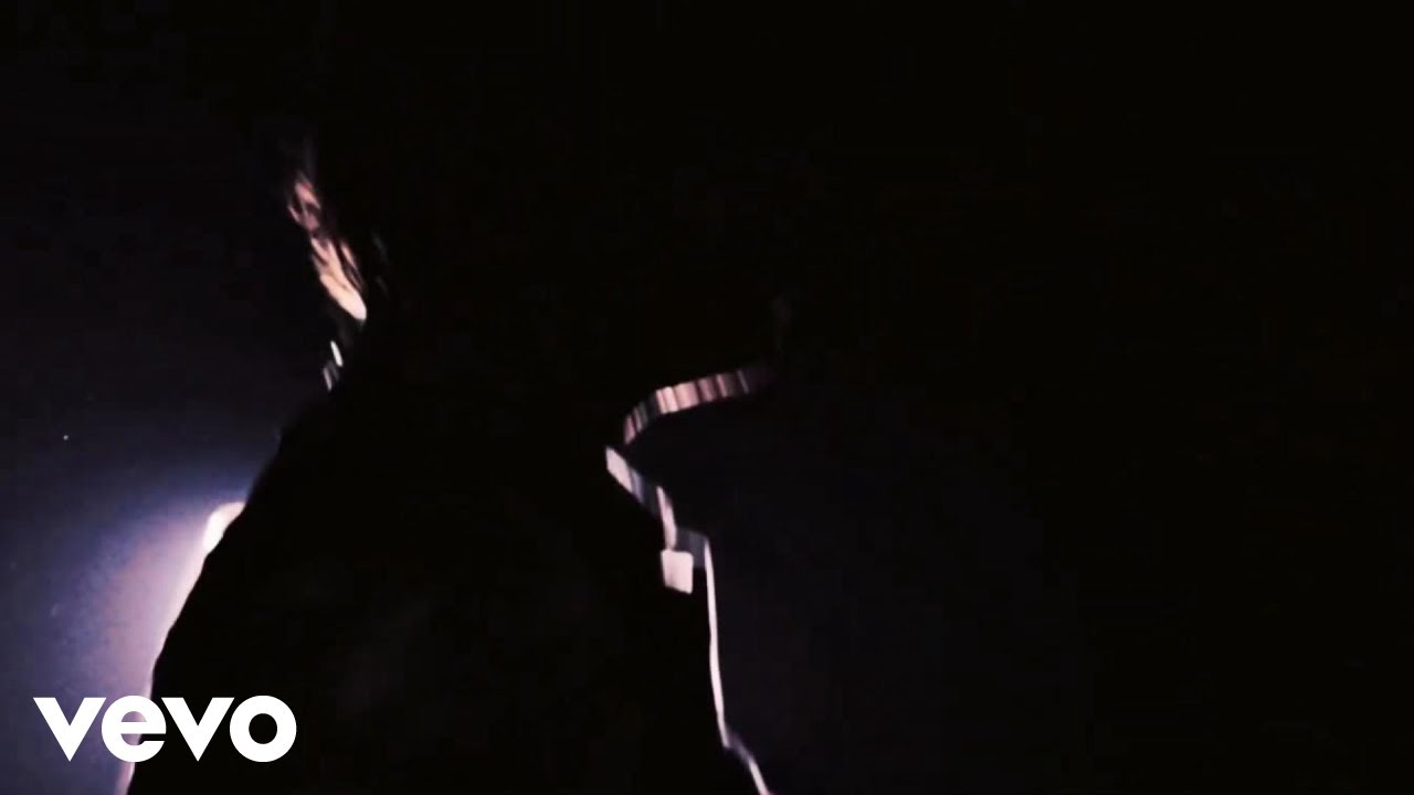 Qwovay - Bullet - YouTube