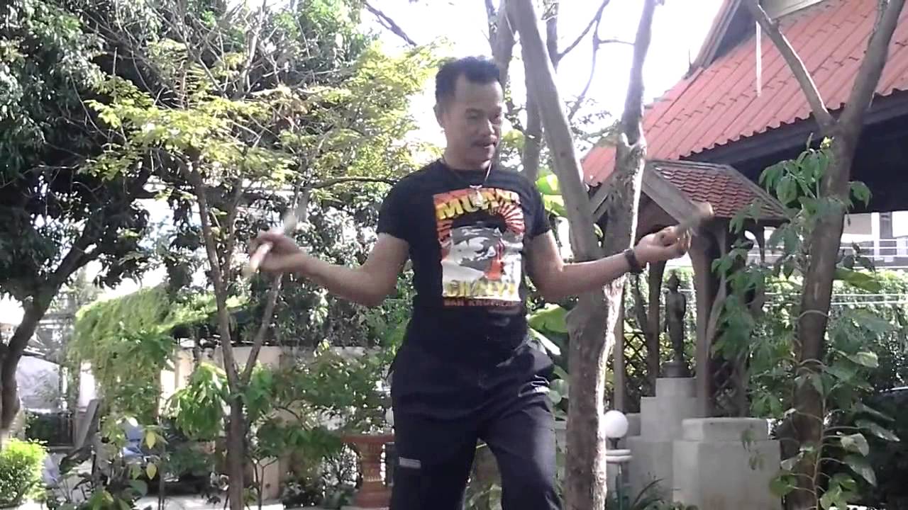 Krabi Krabong Thai Double Sword Lotus Shape - Kru Praeng - YouTube