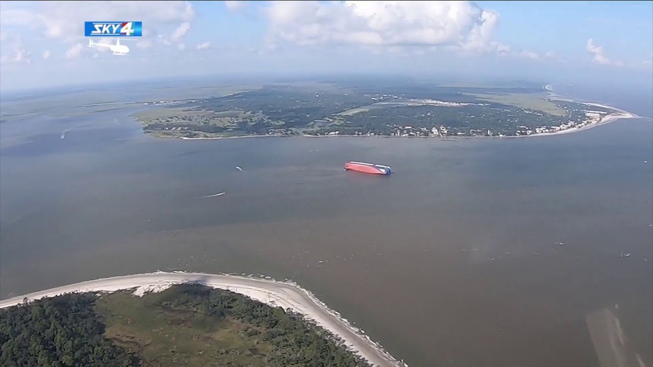 Securing the 'Golden Ray' cargo ship - YouTube