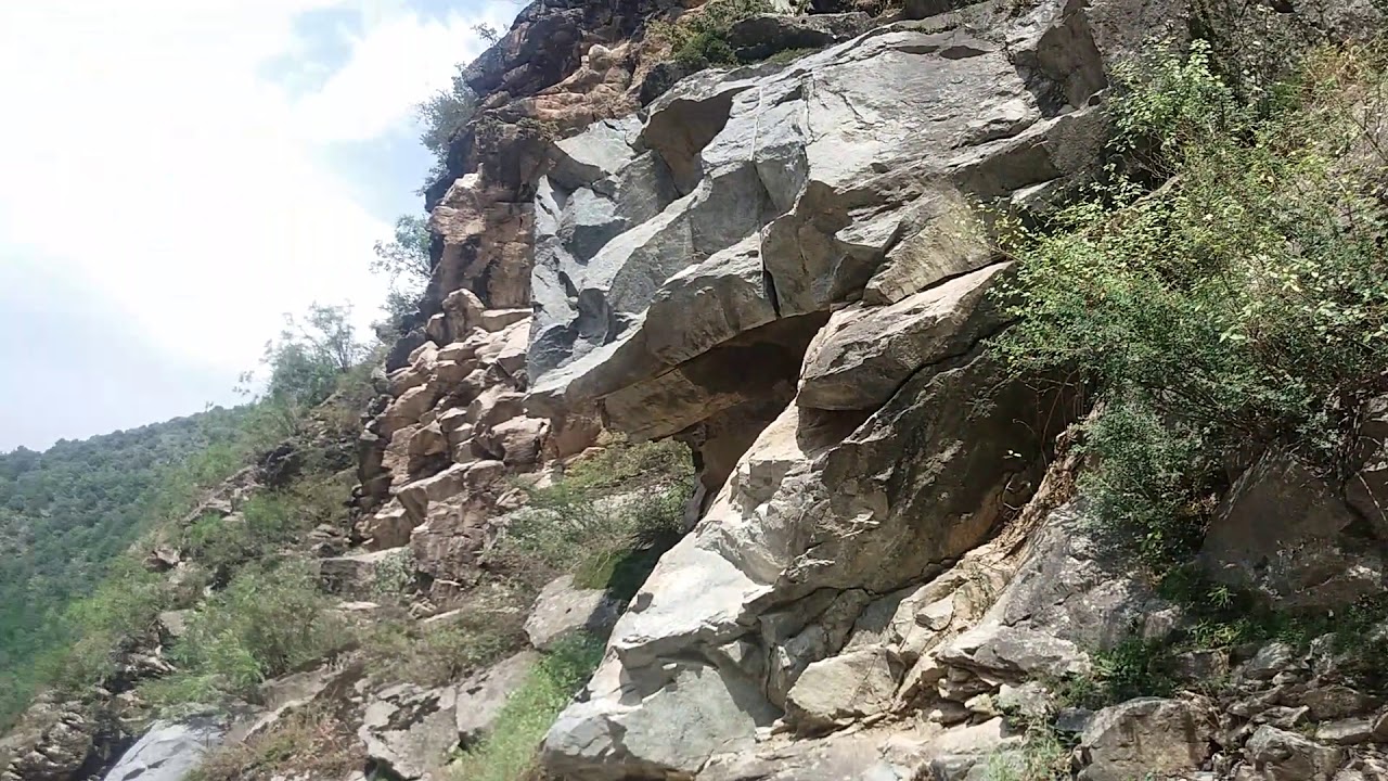 Beautiful view of the mountains of the Bahrain valley - YouTube